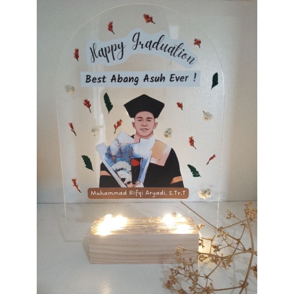 Jual Acrylic Custom ukuran (15x20 )lampu kado wisuda, kado pernikahan ...