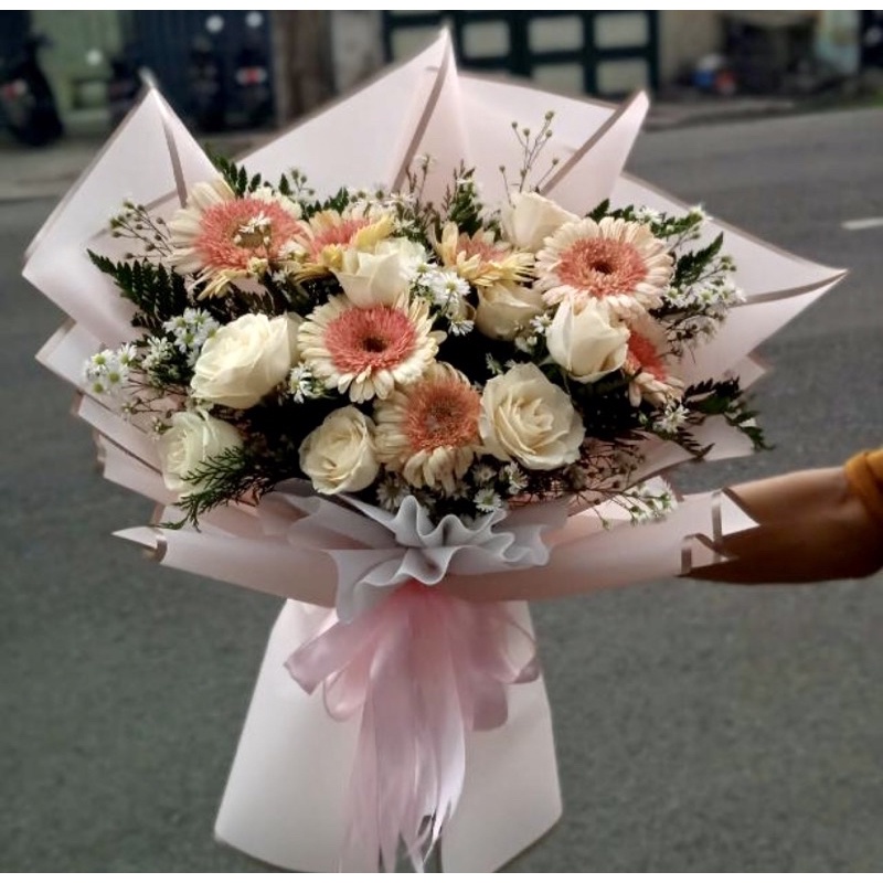 Jual hand bucket / buket bunga mawar / buket wisuda / frash rose ...