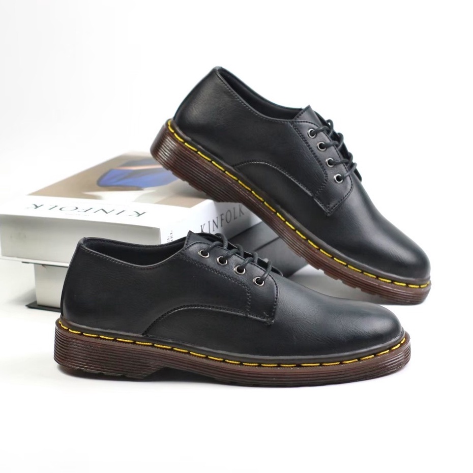 Jual Sepatu Kerja Pria Model Dokmar Low 4 Hole Walker Martin Original ...