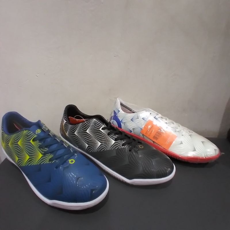 Jual Ortuseight Sepatu futsal Neutron IN | Shopee Indonesia