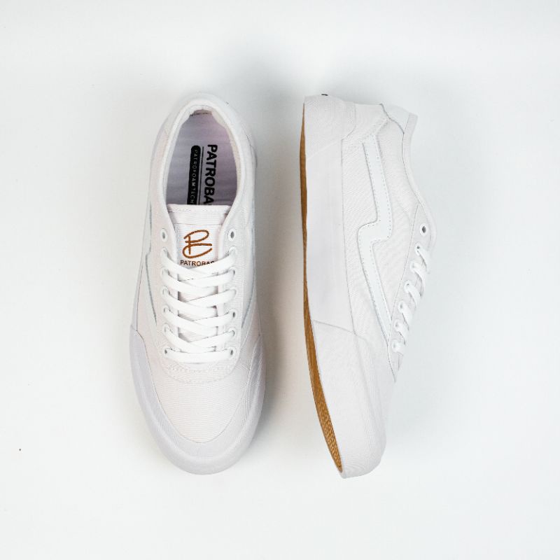 Jual Patrobas New Ivan Triple White | Shopee Indonesia