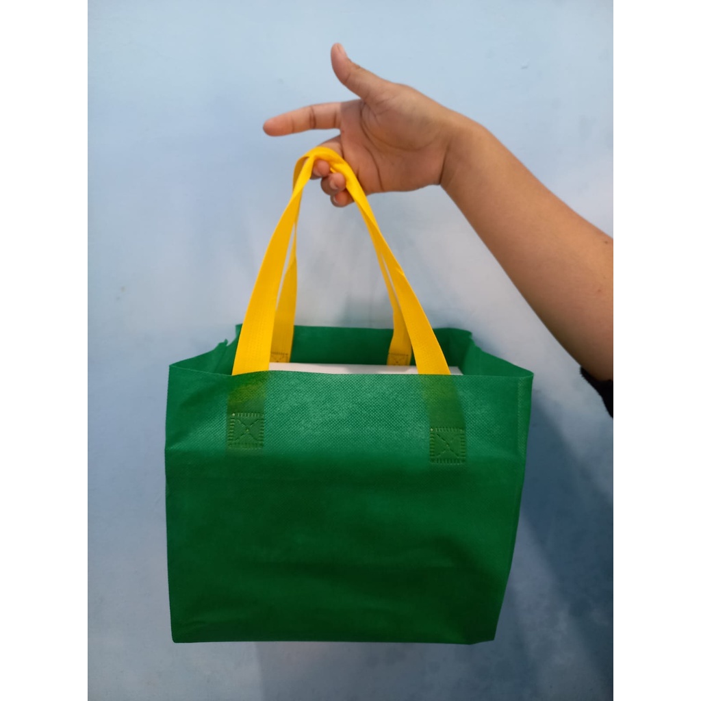 Jual (12pcs / 1Lusin) Tas box polos 22x22 / 20x20 cm Kain Kantong dus ...