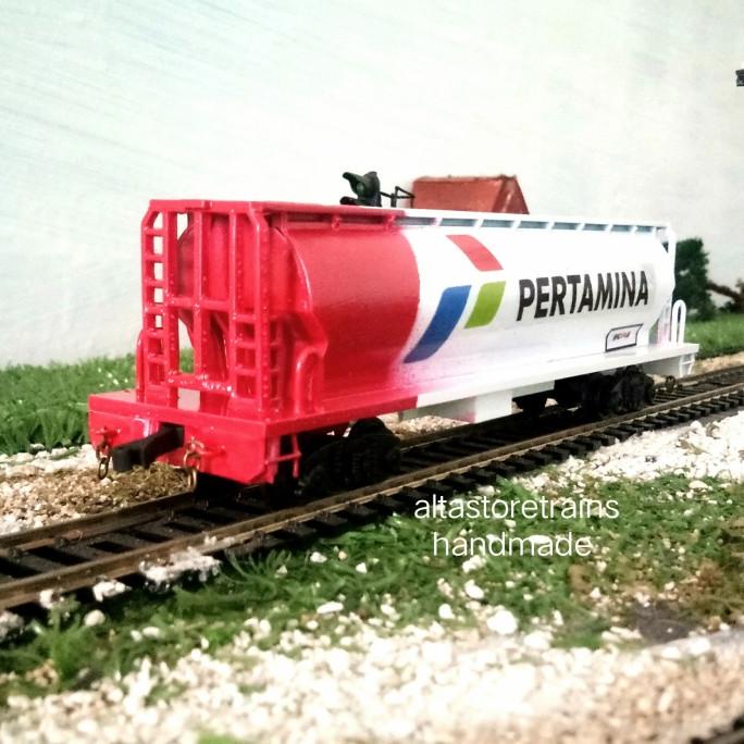 Jual Miniatur Kereta Api Gerbong Minyak Pertamina Livery Merah Putih ...