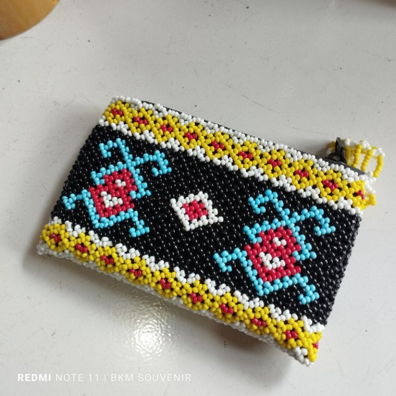 Jual Dompet Manik ukuran sedang Motif Khas Dayak Kalimantan | Shopee ...