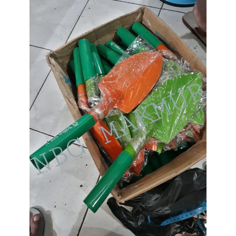 Jual alat berkembun / alat bercocok tanam / alat berladang skop gagang ...