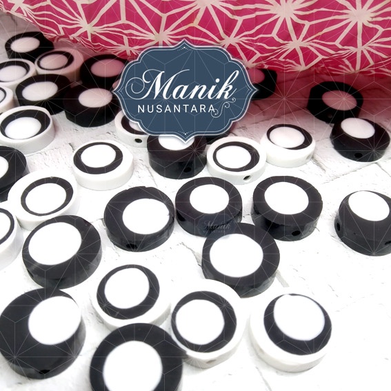 Jual Manik Nusantara Resin Hitam Putih Bundar Pipih 15mm | Shopee Indonesia
