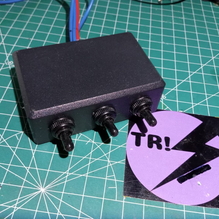 Jual saklar panel 3 switch 12v toggle 3 togel on off pesawat mobil ...