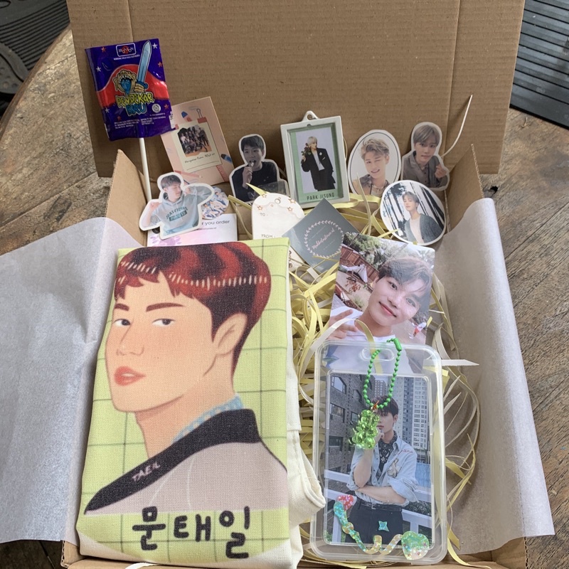 Jual [LANGSUNG KIRIM] HAMPERS GIFT BOX HAND SANITIZER PHOTOCARD HOLDER ...