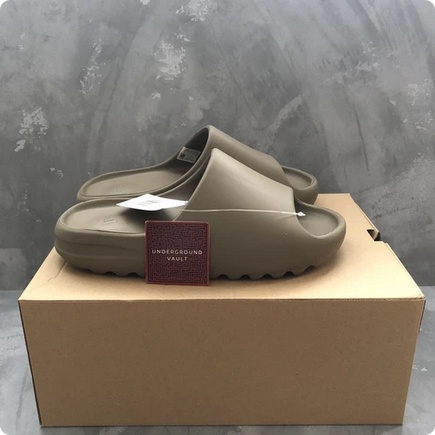 Jual Sendal Sandal Pria Yeezy Slide Onyx Soot Dark Brown Sepatu Yezzy ...