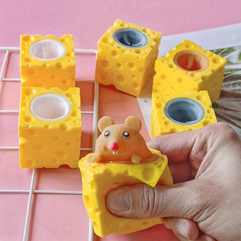 Jual Squeeze Mouse Cheese Squishy Tikus Keju Lucu ~ DeBlinx | Shopee ...