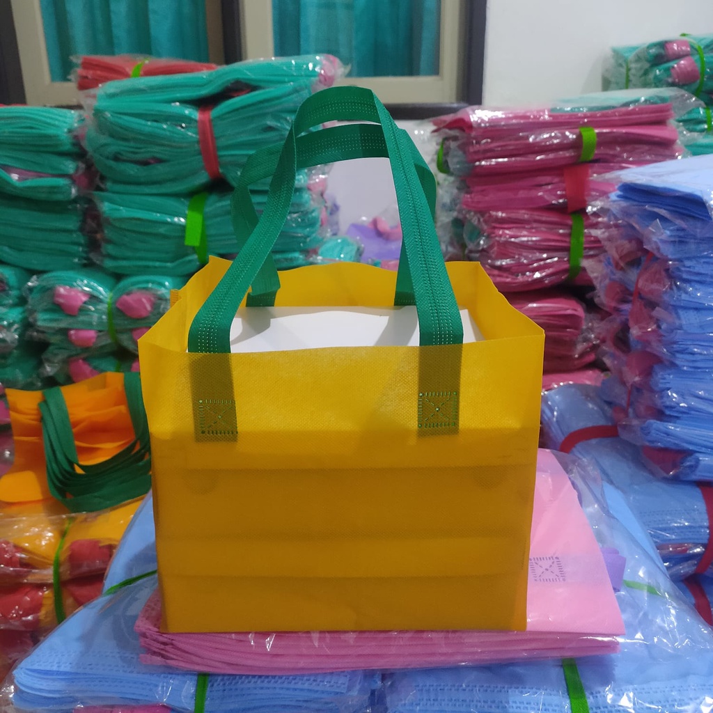 Jual Tas box nasi 22x22 20x20 18x18 / tas nasi kotak 22x22 20x20 18x18 / tas spunbond box nasi ...