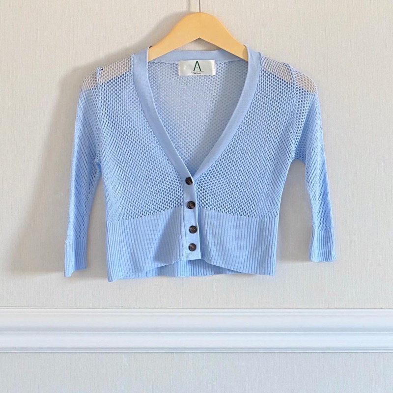 Jual Cropped light blue buttons | Shopee Indonesia