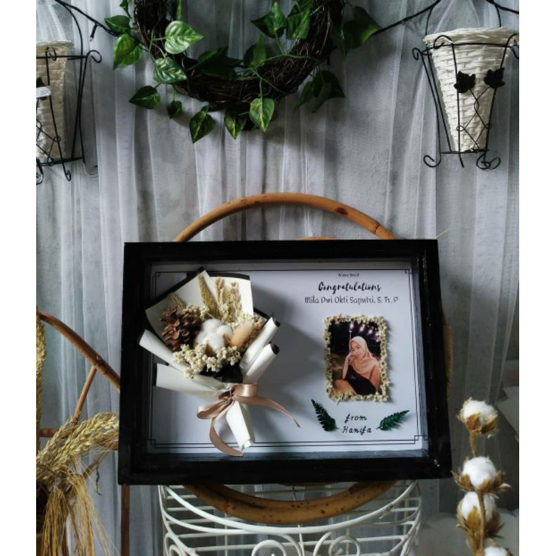 Jual Bouquet Bunga kering figura ucapan Happy Graduation / Happy ...