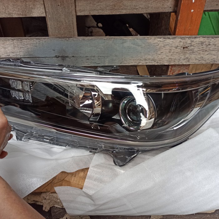 Jual Headlamp Lampu Depan Innova Reborn Venturer Led Original | Shopee ...