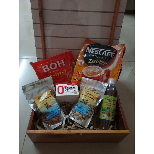 Jual Box Hampers Kado Kotak Kayu Tutup Akrilik Nescafe BOH Uncle Rams ...