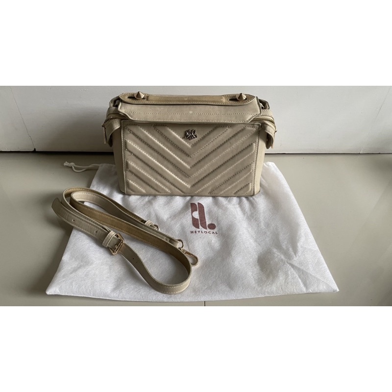 Jual preloved tas heylocal local.id | Shopee Indonesia