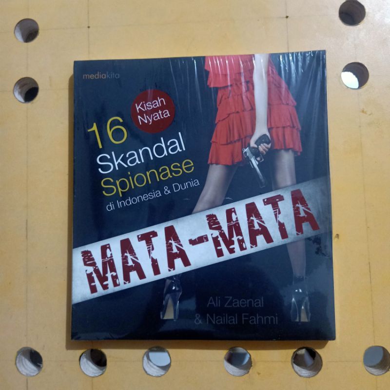 Jual Buku 16 Kisah Nyata Skandal Spionase di Indonesia dan Dunia - Ali ...