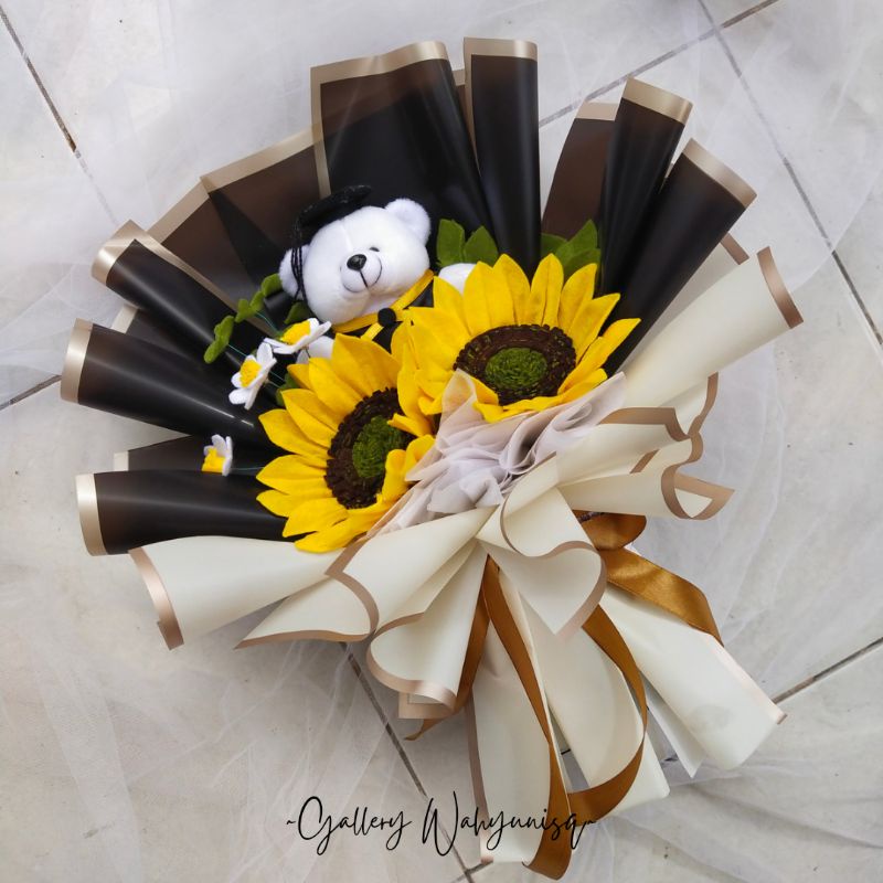 Jual BUCKET WISUDA | BONEKA WISUDA | KADO UNIK | BUNGA FLANEL | Shopee ...