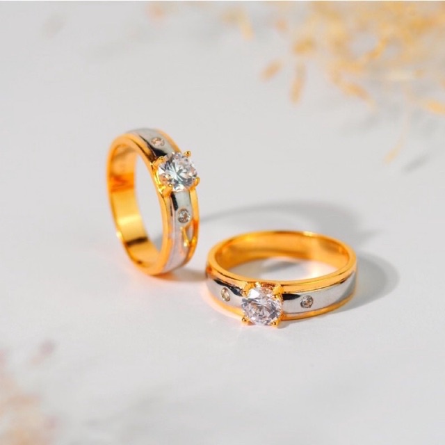 Jual Cincin Emas Kawin Solitaire Baris Garis Putih Pipih Samping - Toko ...