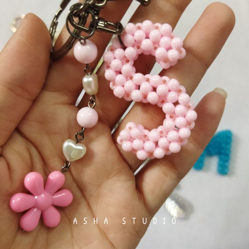 Jual Letter Keychain Beads Gantungan Kunci Huruf Manik-manik | Shopee ...