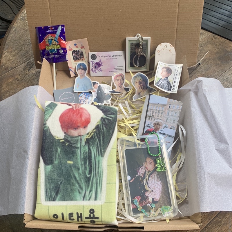 Jual [LANGSUNG KIRIM] HAMPERS GIFT BOX HAND SANITIZER PHOTOCARD HOLDER ...