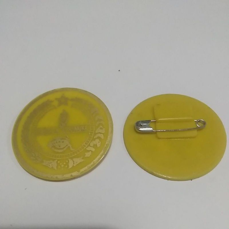 Jual PIN/TATOP TOPI PRAMUKA KUNING BULAT(PENEGAK) | Shopee Indonesia