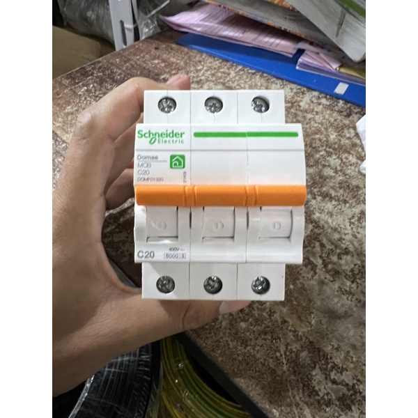 Jual MCB SCHNEIDER DOMAE 3P 20A 6KA NEW ORIGINAL | Shopee Indonesia