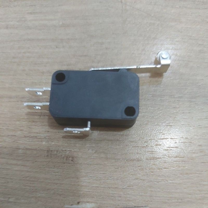 Jual Micro Limit Switch Hitam Plat sedang plus roda | Shopee Indonesia