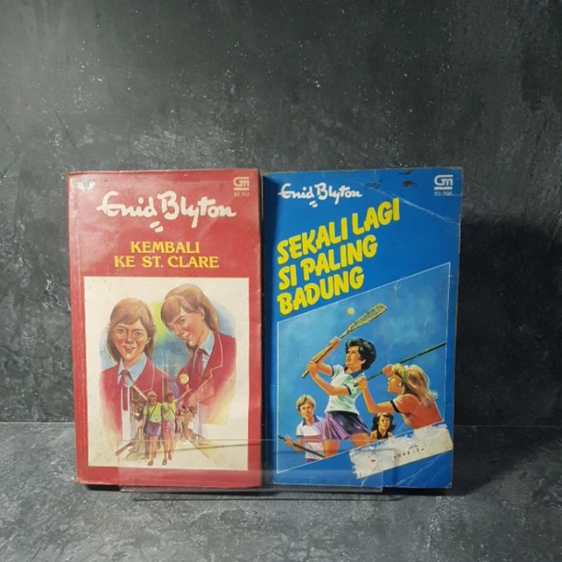 Jual Buku / Komik Kembali Ke ST. Clare dan Sekali Lagi si paling ...