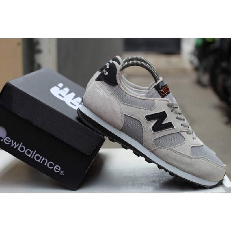 Jual sepatu pria kulit suede terlaris merek sesuai logo size 39-44 | Shopee Indonesia