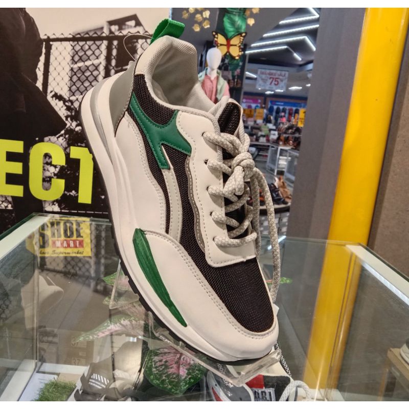 Jual Sepatu Sneakers Pria / Brand Original Looks / Ramayana Jatinegara ...