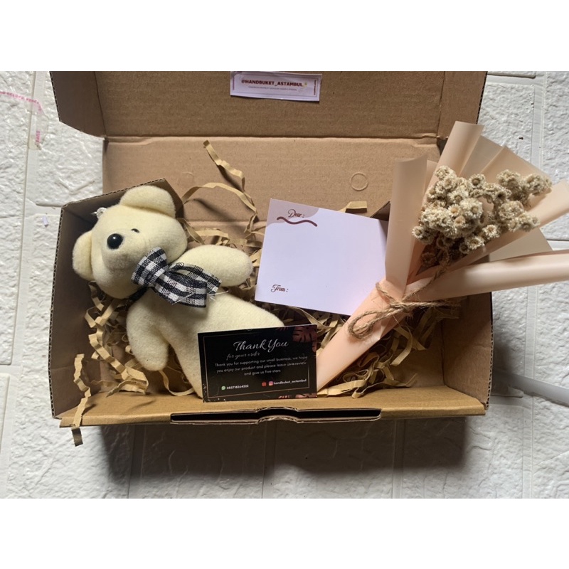Jual Hampers Boneka mini lucu + bunga Edelweiss | Hadiah by Hand Buket ...