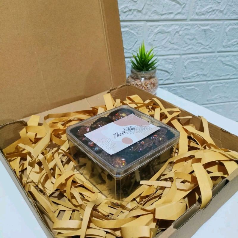 Jual kue lebaran, makanan ringan, (choco corn flakes ). with springkle ...