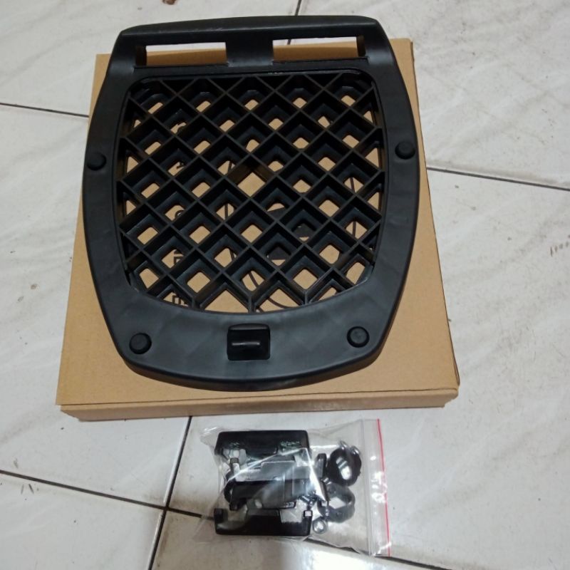 Jual TATAKAN BOX KMI PNP BOX GIVI E33/E35/E45/E43/B27/B37/B36/B32 ...