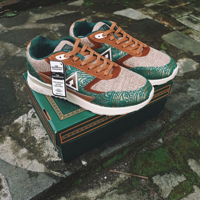 Jual (ORIGINAL) AEROSTREET X PURO MANGKUNEGARAN / GIBRAN BATIK SERIES ...
