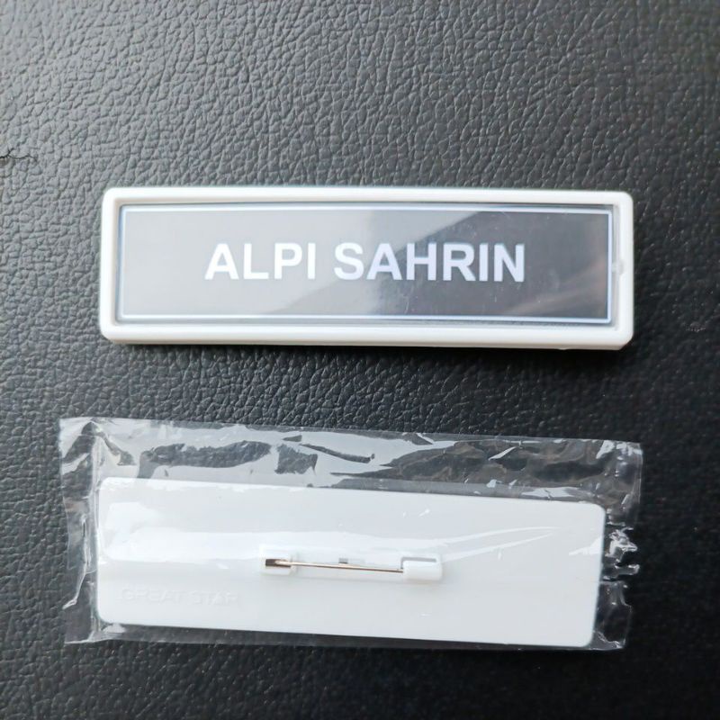 Jual Name Tag Aklirik Insert Paper Nama Dada Frame Putih | Shopee Indonesia
