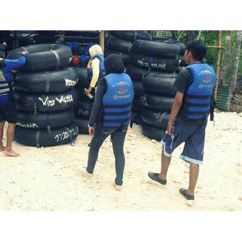 Jual ban dalam renang ukuran besar. ban dalam truk bisa untuk renang ...