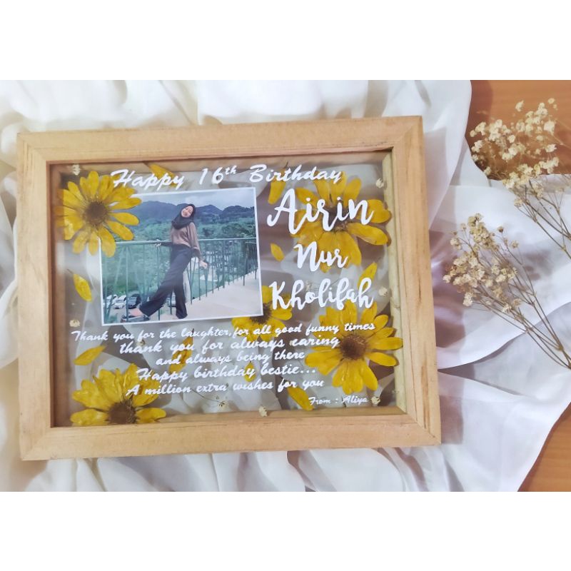 Jual kado ultah pressed flower on floating frame 15x20cm | Shopee Indonesia