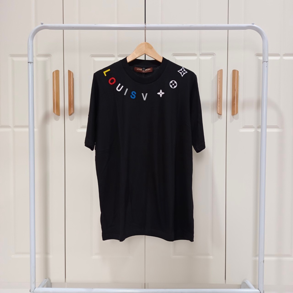 Jual Baju Kaos Pria Lv Louis Vuitton Fonts Logo Leher Hitam | Shopee ... Jual Baju Kaos Pria Lv Louis Vuitton Fonts Logo Leher Hitam | Shopee ...