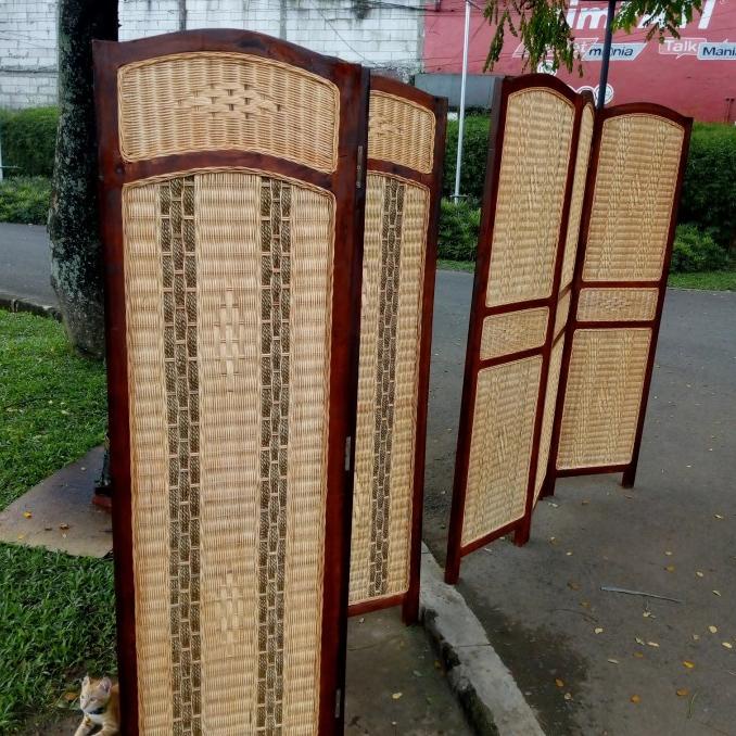 Jual penyekat ruangan frame kayu mahoni anyaman rotan | Shopee Indonesia