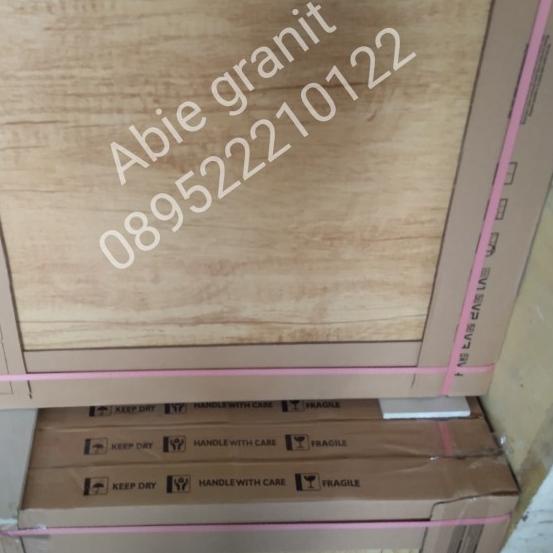 Jual granit motif kayu 60x60 Golden Oakwood by Indogress | Shopee Indonesia