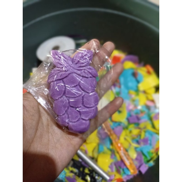 Jual kerajinanan ukiran sabun bentuk anggur /hasil karya dari sabun ...