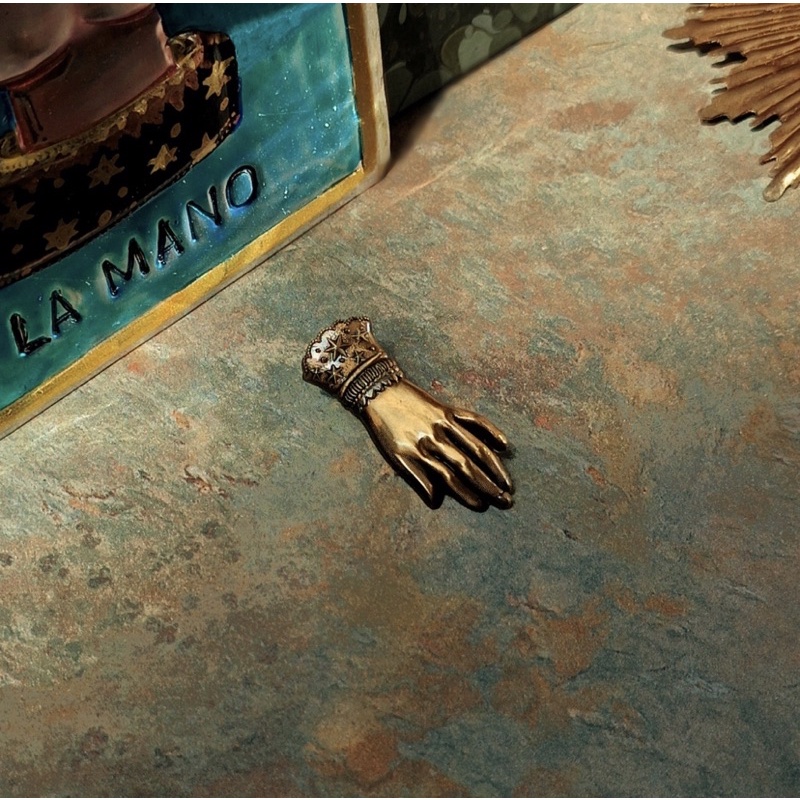 Jual La Mano/The Hand Pin | Shopee Indonesia