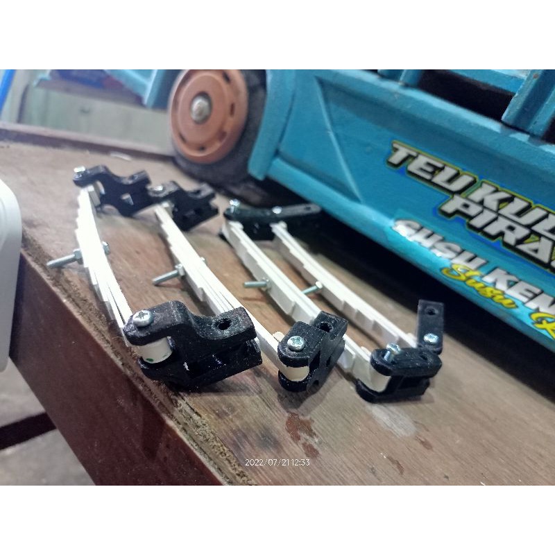 Jual Miniatur per dan anting skala 1:14 truk canter giga | Shopee Indonesia