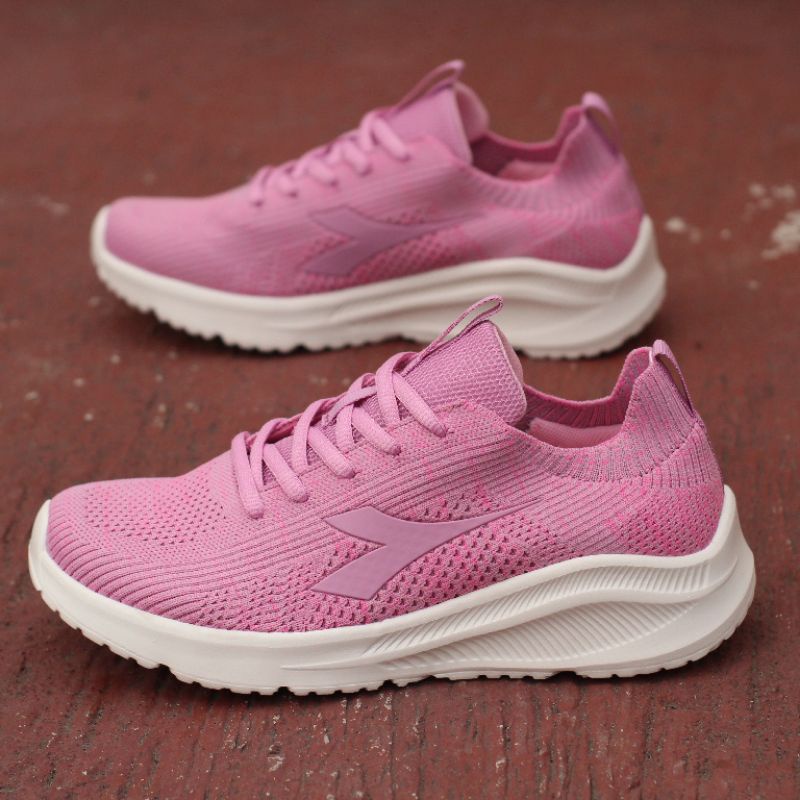 Jual diadora erba women running shoes pink original | Shopee Indonesia