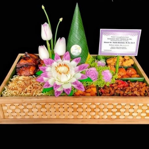 Jual Tampah Tumpeng Besar Kotak Set Isi 2 Ukuran dari Bambu Grosir ...