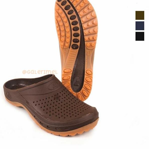 Jual Sandal Slop AP Clogs - Sandal AP Boots Karet Anti Slip - Hitam, 37 ...