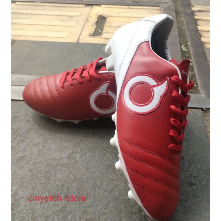 Jual Sepatu Bola Kulit Terbaru beseler warna merah | Shopee Indonesia