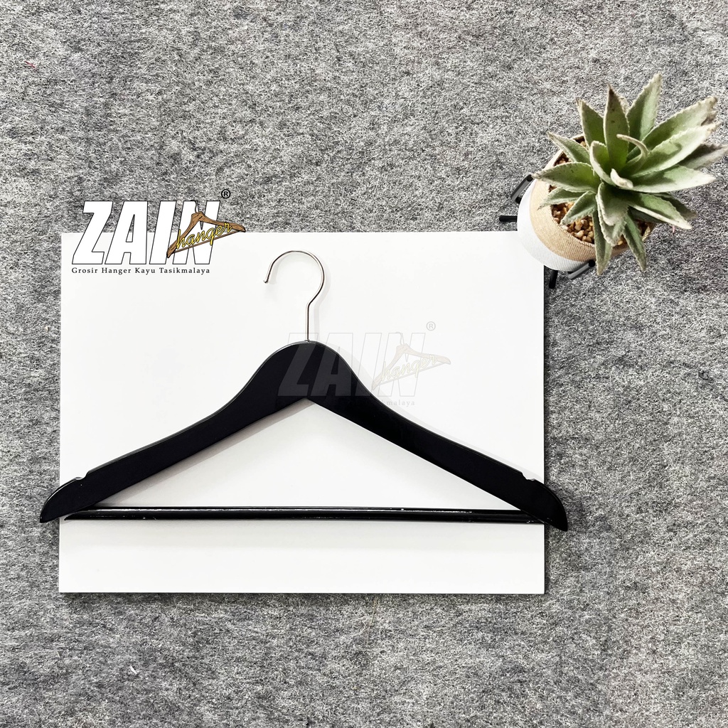 Jual HANGER KAYU DEWASA HITAM PALANG | Shopee Indonesia