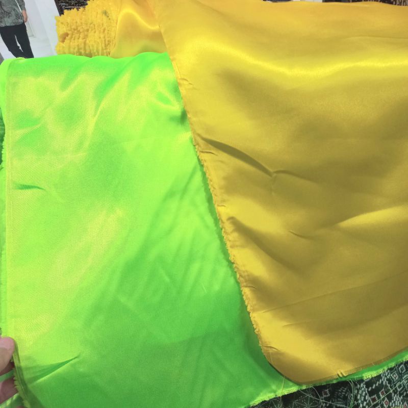 Jual kain satin saten meteran warna stabilo hijau pupus kuning neon ...